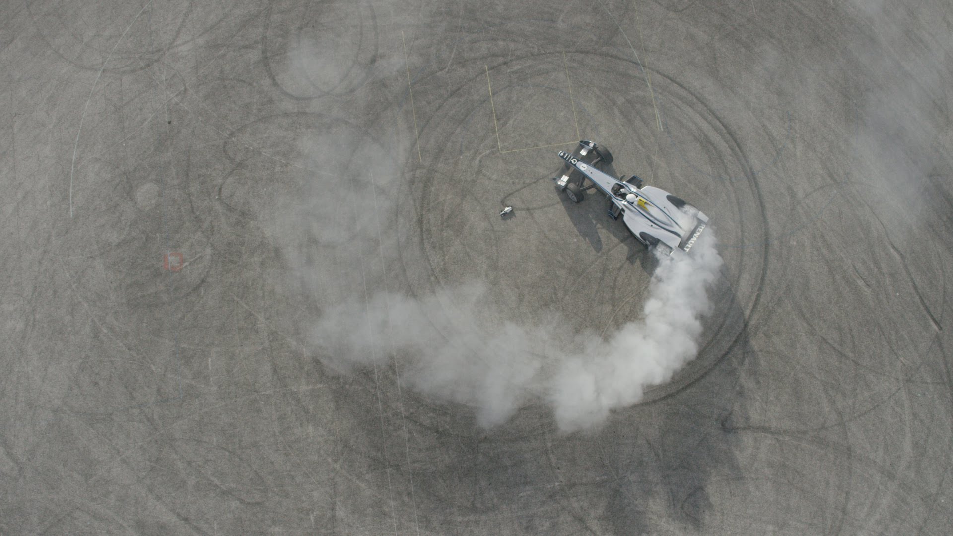Formula E Race Car vs. Remote Control Car - TechvideoTV